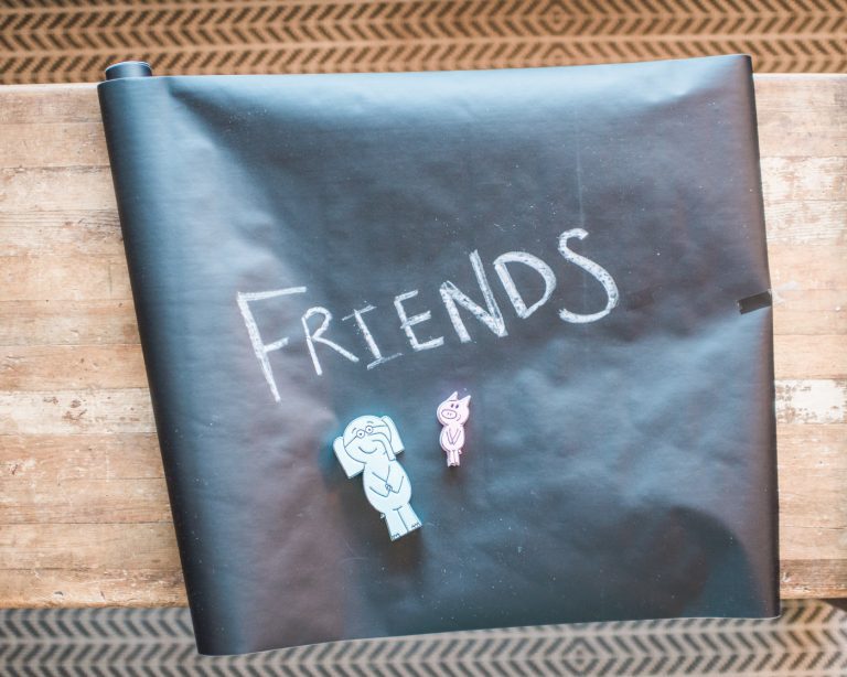 A Pig Footprint Craft for Elephant & Piggie